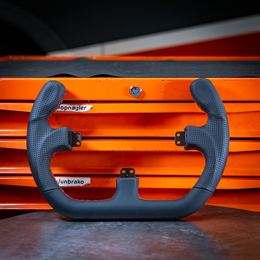 Aro Open D Leather Asetek SimSports | Simufy